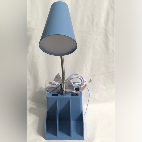 Room Essentials | Other | Desk Lamp Organizer Usb Port Integrated Non ...